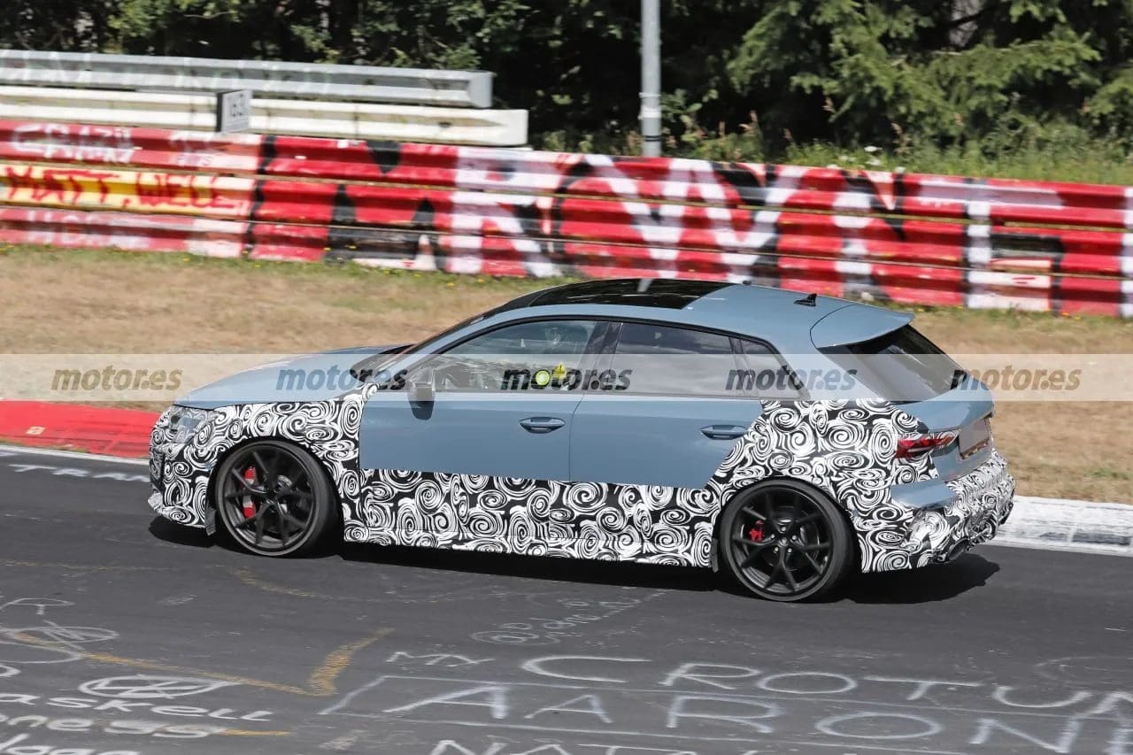 Audi RS3 Facelifting 2025. Zdjęcia szpiegowskie z toru wyścigowego ...