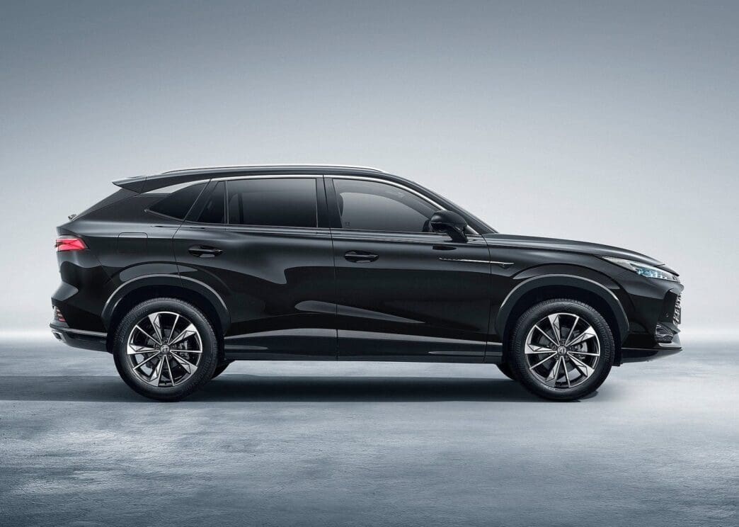 Nowy MG HS 2025 - hybrydowy SUV MG 300 KM