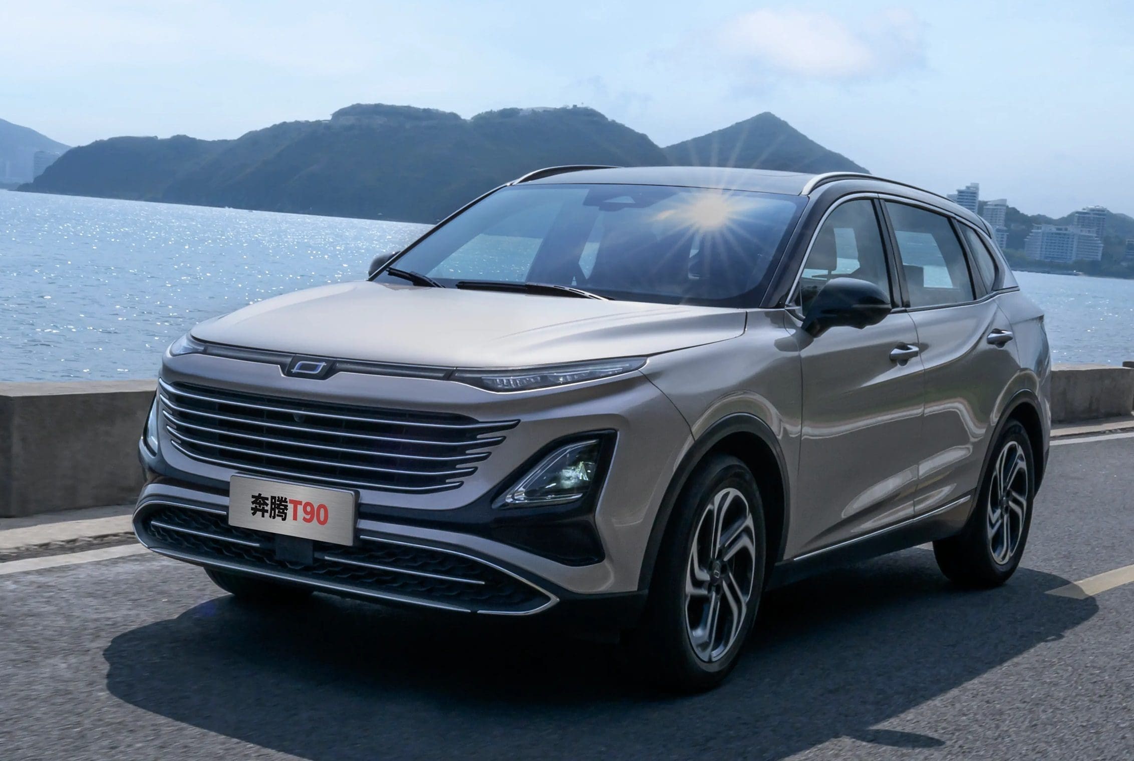 nowa chińska marka Bestune, SUV T77 Pro, T90 i liftback B70