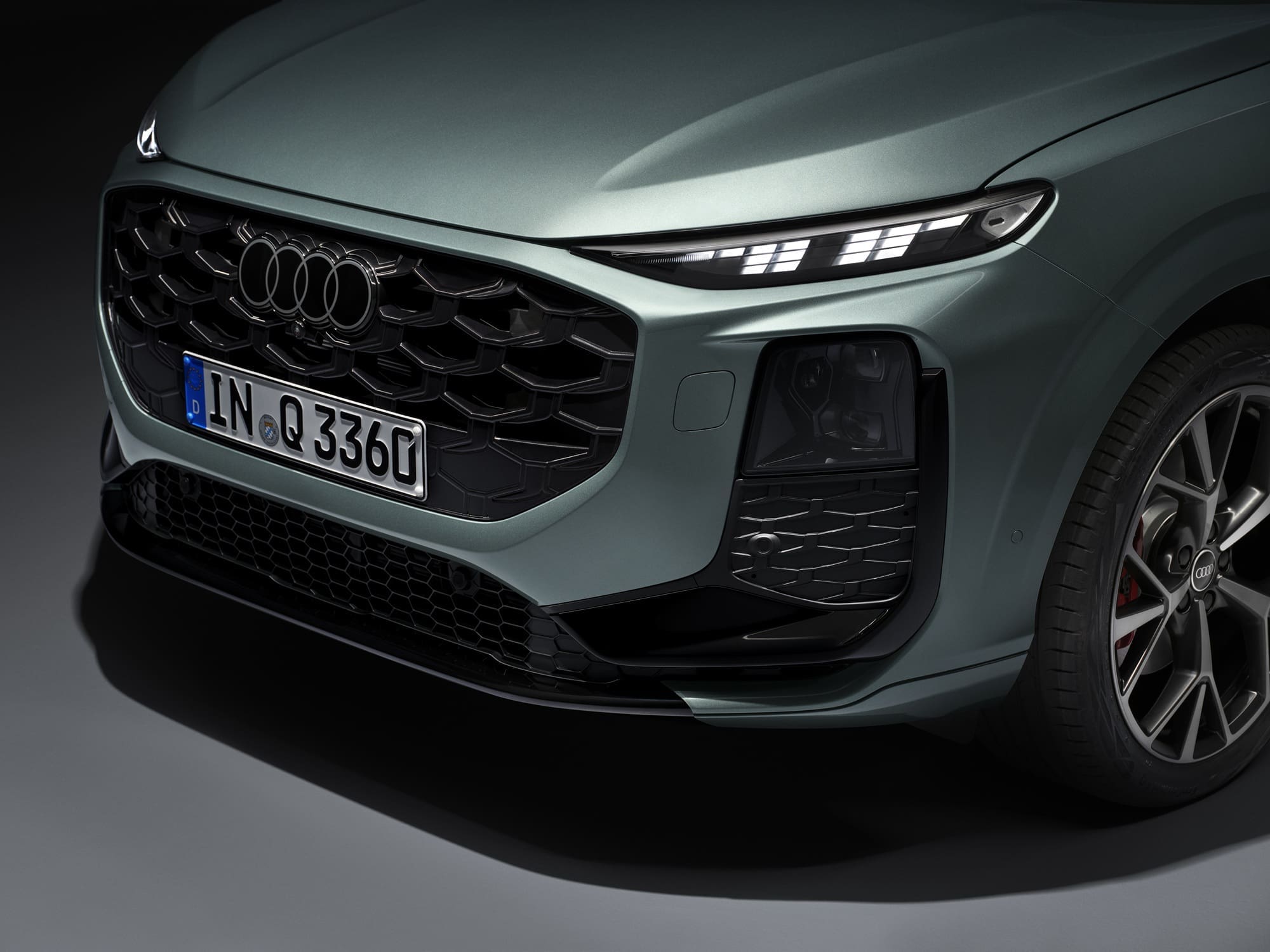 Nowe Audi Q3 2026, hybrydowy SUV plug-in, nowe wnętrze