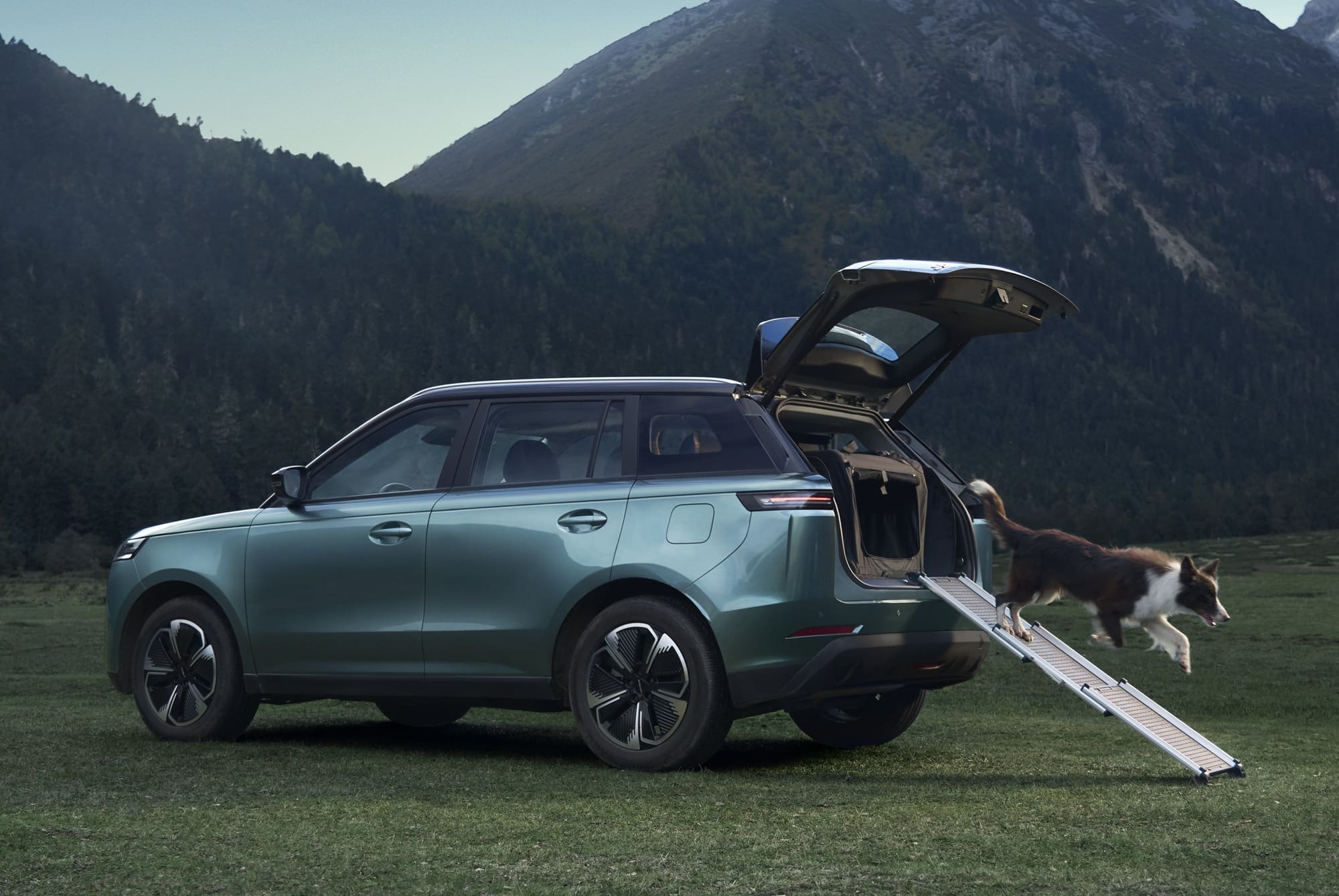 Nowy Jaecoo 5, kompaktowy SUV hybrydowy i elektryczny J5