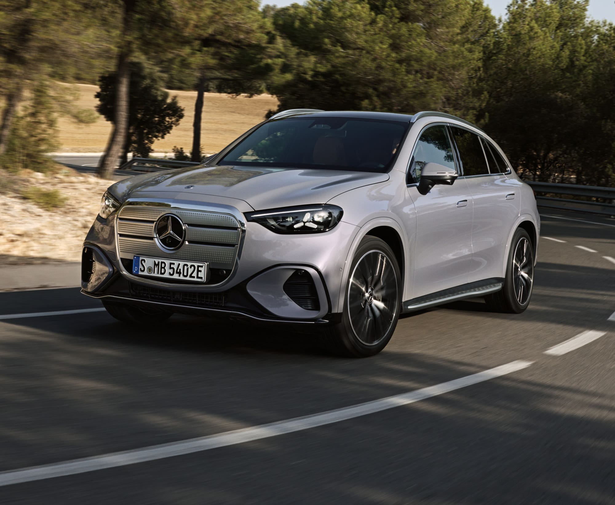 Mercedes GLC na rok 2026 z technologią EQ, elektryczny SUV