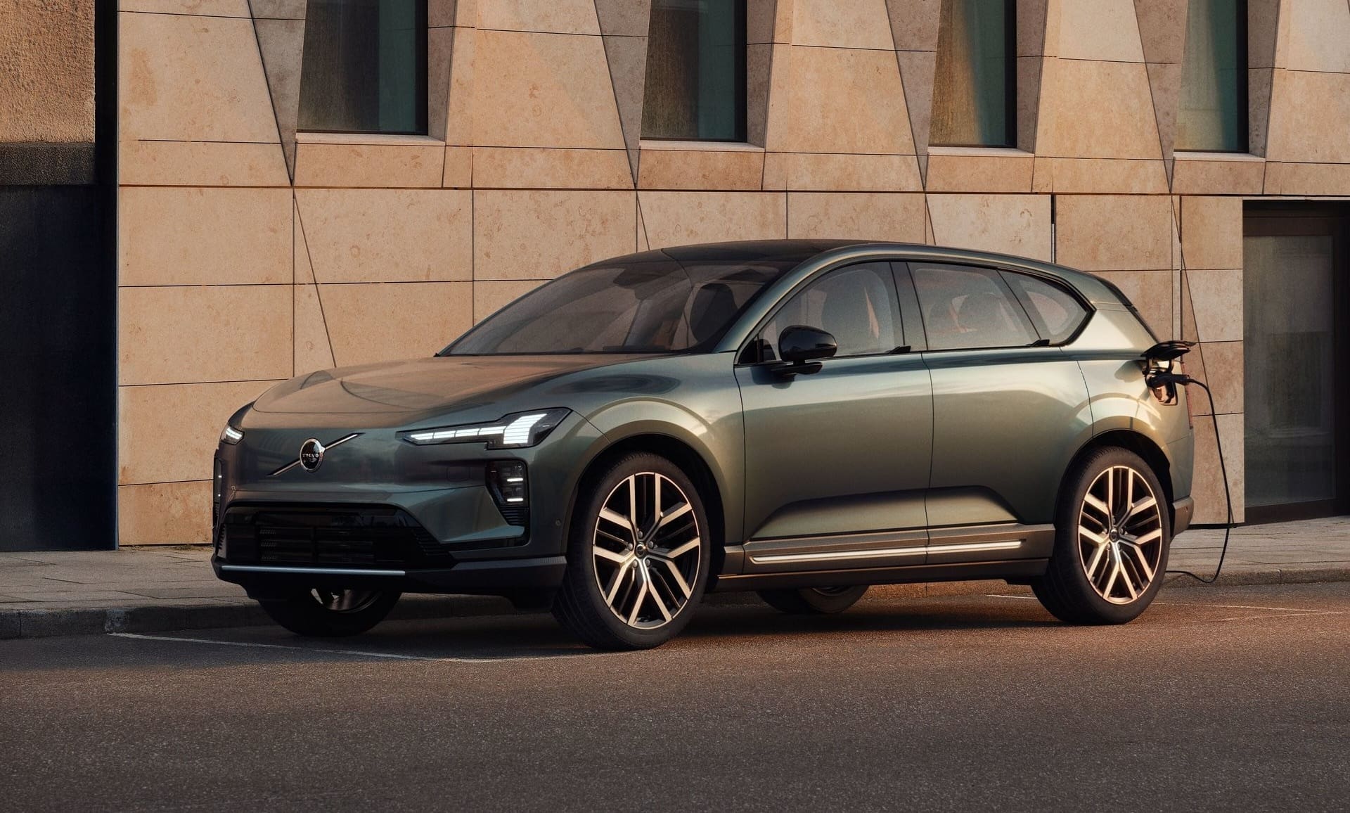 Nowe Volvo EX60, elektryczny SUV na platformie SPA3, duży zasięg